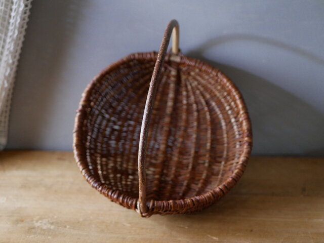パニエ 籠 かご フランスアンティーク ブロカントのある暮らし | iichi 日々の暮らしを心地よくするハンドメイドやアンティークのマーケットプレイス