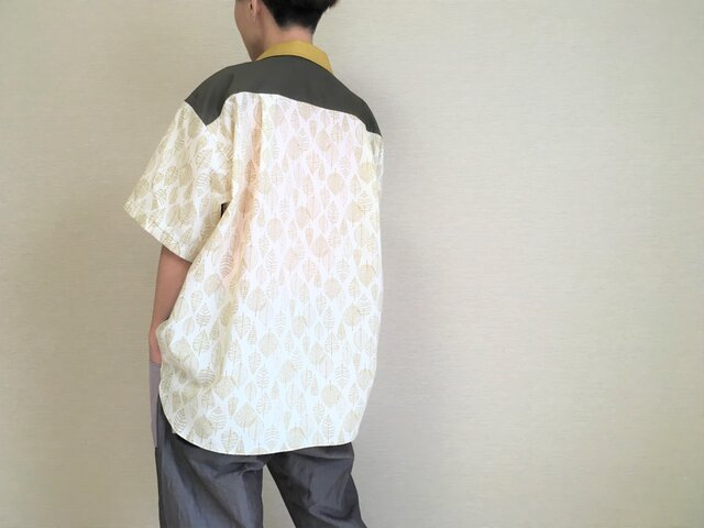 アロハ的なシャツ006 / リーフカーキ | iichi 日々の暮らしを心地よくするハンドメイドやアンティークのマーケットプレイス