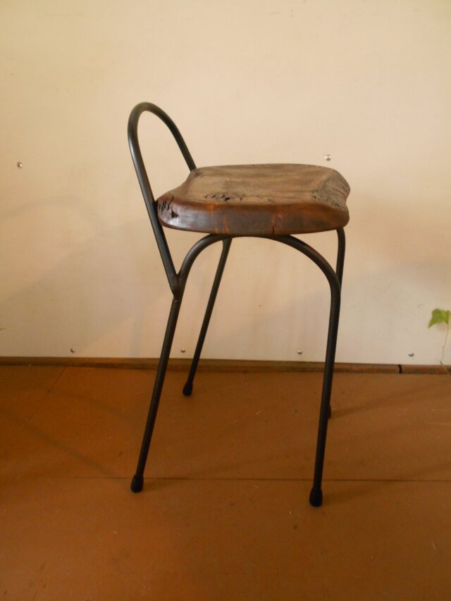 けやきアイアンカフェテーブルイスセット 07-09-1 | iichi 日々の暮らしを心地よくするハンドメイドやアンティークのマーケットプレイス