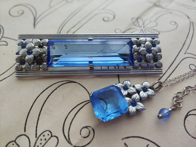 1930年代 ライトサファイアBlue／お花いっぱいのネックレス | iichi 日々の暮らしを心地よくするハンドメイドやアンティークのマーケットプレイス