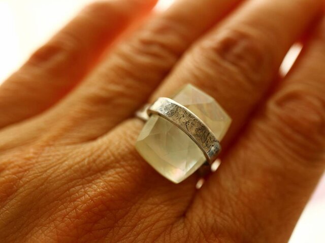 マザーオブパール＊ダブレット＊シルバーリング＊no.717 | iichi 日々の暮らしを心地よくするハンドメイドやアンティークのマーケットプレイス