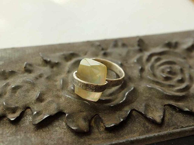 マザーオブパール＊ダブレット＊シルバーリング＊no.717 | iichi 日々の暮らしを心地よくするハンドメイドやアンティークのマーケットプレイス