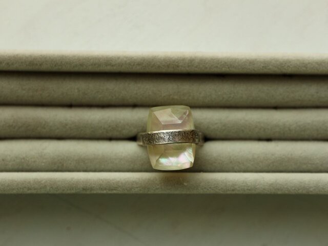 マザーオブパール＊ダブレット＊シルバーリング＊no.717 | iichi 日々の暮らしを心地よくするハンドメイドやアンティークのマーケットプレイス