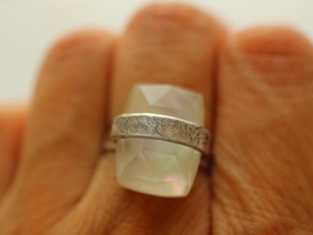 マザーオブパール＊ダブレット＊シルバーリング＊no.717 | iichi 日々の暮らしを心地よくするハンドメイドやアンティークのマーケットプレイス