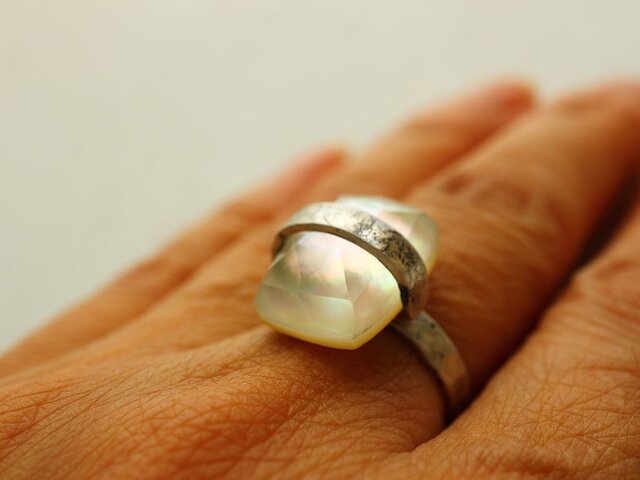 マザーオブパール＊ダブレット＊シルバーリング＊no.717 | iichi 日々の暮らしを心地よくするハンドメイドやアンティークのマーケットプレイス