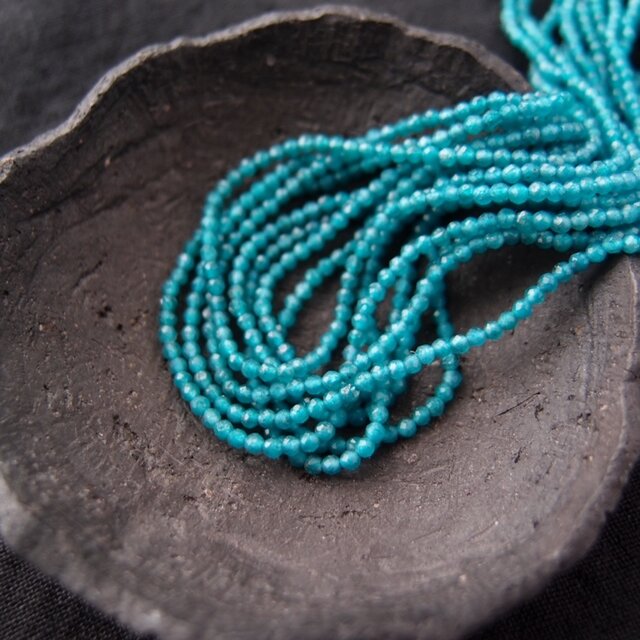 【ご予約品・K様】ブルージェード×マグネサイトターコイズ（M）ブレスレット／MagnesiteTurquoise×Jade | iichi 日々の暮らしを心地よくするハンドメイドやアンティーク ...