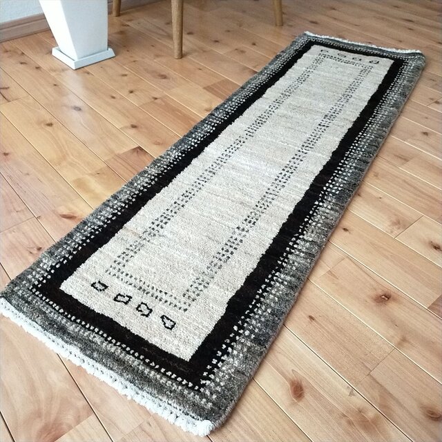 夏祭り50％OFF】通年18℃ オールシーズン手織りラグ 無染め ガゼニギャッベ 120x39cm BP25 | iichi 日々の暮らしを心地よくするハンドメイドやアンティークのマーケットプレイス