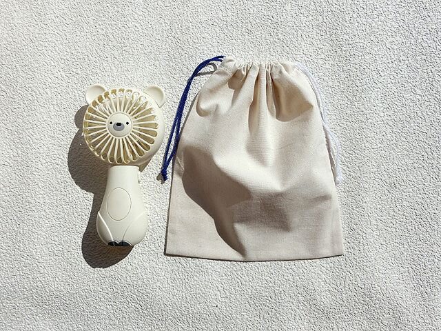 小物用の巾着袋 ハンドファン Hand fanの収納に（大） ケース 生成りベージュ | iichi 日々の暮らしを心地よくするハンドメイドやアンティークのマーケットプレイス