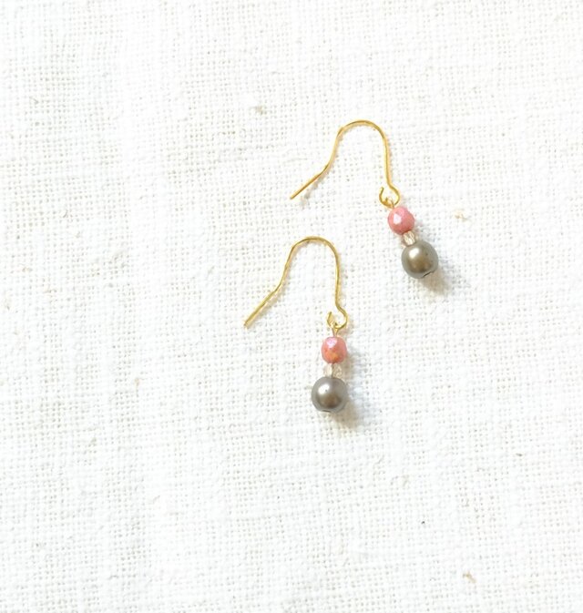 G57 大人女子のヌーディーカラーのピアス（パーツ変更可能） | iichi 日々の暮らしを心地よくするハンドメイドやアンティークのマーケットプレイス