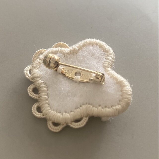 everyday brooch no.58 | iichi 日々の暮らしを心地よくするハンドメイドやアンティークのマーケットプレイス