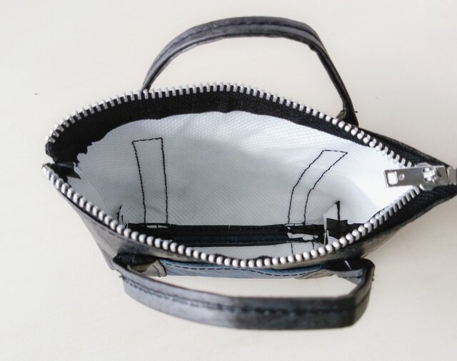 タイベックのポーチ(10) ミニミニトート ブラックとブルー | iichi 日々の暮らしを心地よくするハンドメイドやアンティークのマーケットプレイス