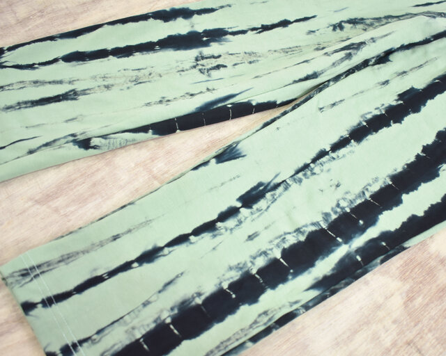 驚きの穿き心地！おしゃれなタイダイ柄スキニーストレートストレッチショートパンツ グリーン 大きいサイズあり | iichi 日々の暮らしを心地よくするハンドメイドやアンティークのマーケットプレイス