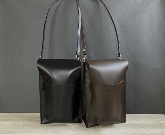 カメラもメガネも入るレザーショルダーバッグ《dark brown（焦茶）》 | iichi 日々の暮らしを心地よくするハンドメイドやアンティークのマーケットプレイス