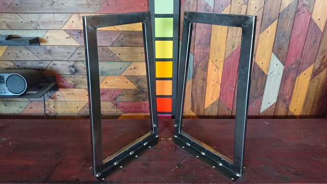 無塗装でアイアンな極細鉄脚♪ 20×400（床面300）×650mm 台形型 2脚ver. ダイニングテーブル | iichi 日々の暮らしを心地よくするハンドメイドやアンティークのマーケットプレイス