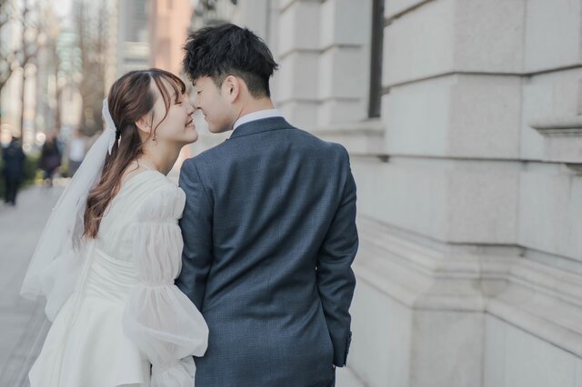 実例写真！ウェディングドレス シースルー袖 Vネック 可愛い クレープ生地 二次会 前撮り | iichi 日々の暮らしを心地よくするハンドメイドやアンティークのマーケットプレイス