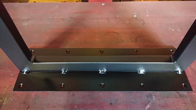 マットブラックでアイアンな極細鉄脚♪ 20×400（床面300）×650mm 台形型 2脚ver. ダイニングテーブル | iichi 日々の暮らしを心地よくするハンドメイドやアンティークの ...