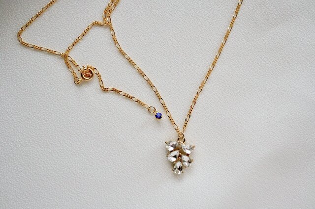 スズランのネックレス 華奢シルエット ガラス 16kgp | iichi 日々の暮らしを心地よくするハンドメイドやアンティークのマーケットプレイス