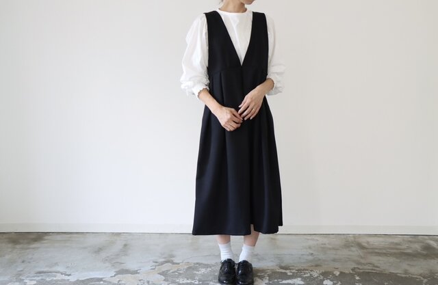 【SM・ML】ウールライクで新登場後ろ姿が可愛いバックボタン ジャンパースカート | iichi 日々の暮らしを心地よくするハンドメイドやアンティークのマーケットプレイス