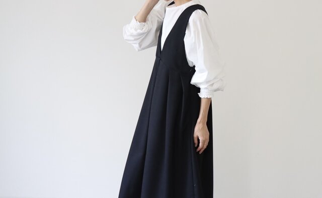 【SM・ML】ウールライクで新登場後ろ姿が可愛いバックボタン ジャンパースカート | iichi 日々の暮らしを心地よくするハンドメイドやアンティークのマーケットプレイス