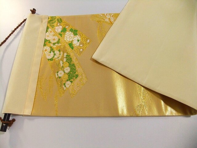 【a16a-2018】和風・タペストリー/小花熨斗文様/帯リメイク | iichi 日々の暮らしを心地よくするハンドメイドやアンティークのマーケットプレイス