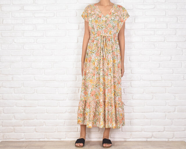 【大きいサイズ】花柄Vネックの大人のフリルワンピース ＜サーモンピンク＞ コットン素材 | iichi 日々の暮らしを心地よくするハンドメイドやアンティークのマーケットプレイス