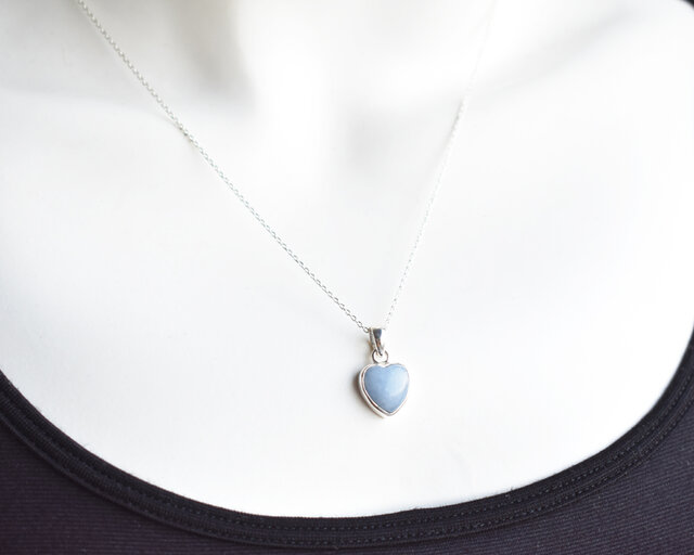 優しいブルーが魅力のエンジェライトのハート型シルバーネックレス シルバー925 | iichi 日々の暮らしを心地よくするハンドメイドやアンティークのマーケットプレイス