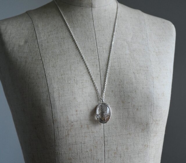 in quartz necklace | iichi 日々の暮らしを心地よくするハンドメイドやアンティークのマーケットプレイス