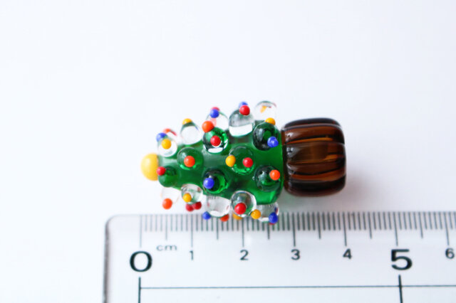ガラスのクリスマスツリー 小 ミニチュアツリー | iichi 日々の暮らしを心地よくするハンドメイドやアンティークのマーケットプレイス