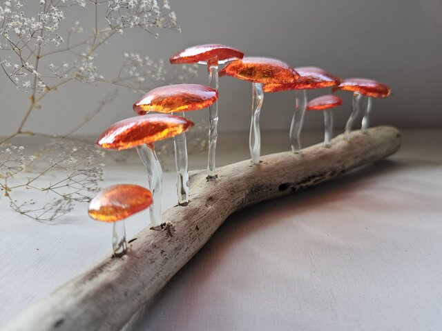 ガラスのキノコ 置物 オブジェ オレンジ9本 | iichi 日々の暮らしを心地よくするハンドメイドやアンティークのマーケットプレイス