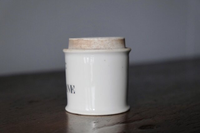 白磁 ファーマシーポット ポット h7.3cm フランス アンティーク b 0501605 | iichi 日々の暮らしを心地よくするハンドメイドやアンティークのマーケットプレイス