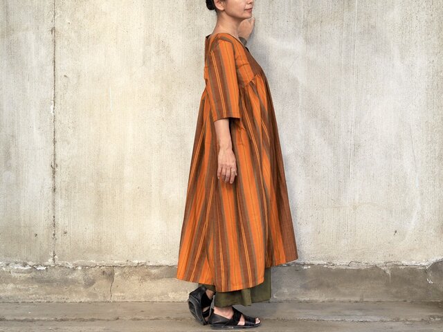 チュニックサロンワンピース〈1〉 | iichi 日々の暮らしを心地よくするハンドメイドやアンティークのマーケットプレイス