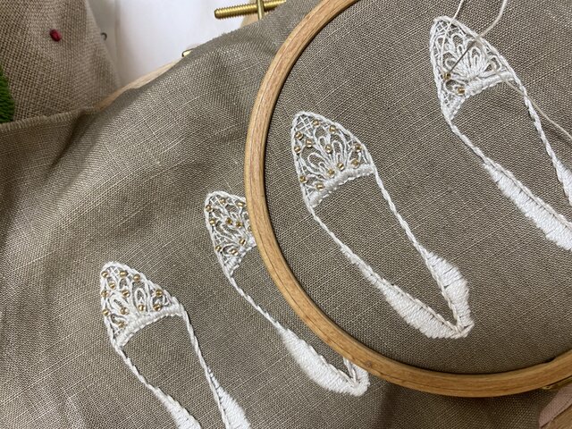 shoe shoe shoe刺繍ブローチNo.91 | iichi 日々の暮らしを心地よくするハンドメイドやアンティークのマーケットプレイス