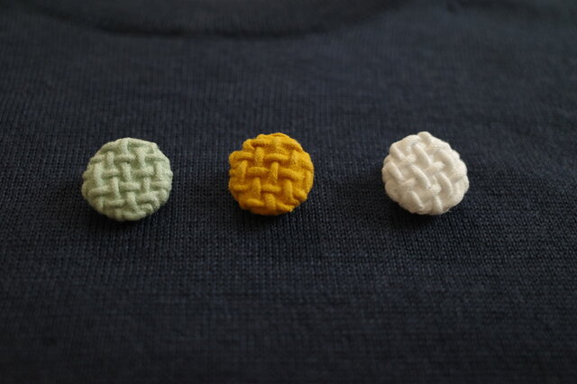 Smocking brooch・（極小3個セット） | iichi 日々の暮らしを心地よくするハンドメイドやアンティークのマーケットプレイス
