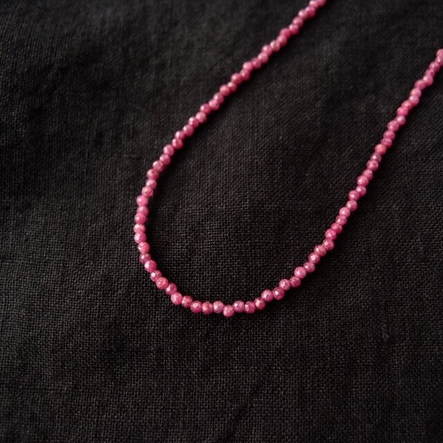 【K14gf・受注制作】Colored Stone Plane Necklace／Ruby（S size） | iichi 日々の暮らしを心地よくするハンドメイドやアンティークのマーケットプレイス