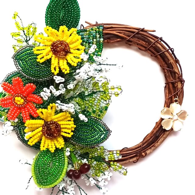 miniリース ひまわり2種 ビーズのフラワーリース 92-6 | iichi 日々の暮らしを心地よくするハンドメイドやアンティークのマーケットプレイス
