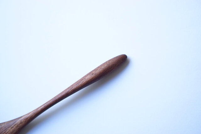 【一点物】木のフォーク小（ウォルナット）A024-0 | iichi 日々の暮らしを心地よくするハンドメイドやアンティークのマーケットプレイス