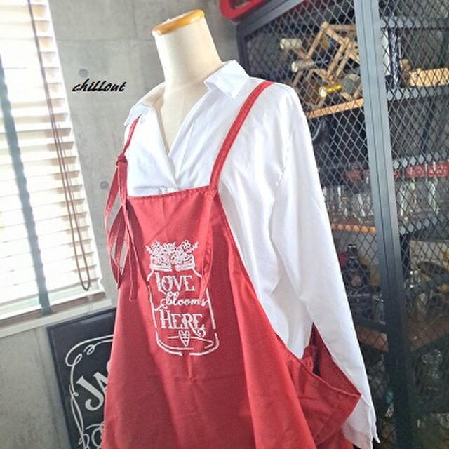【背中がかわいい】エプロンドレス：ボルドー：LOVE BOTTLE：コットン【0745】 | iichi 日々の暮らしを心地よくするハンドメイドやアンティークのマーケットプレイス