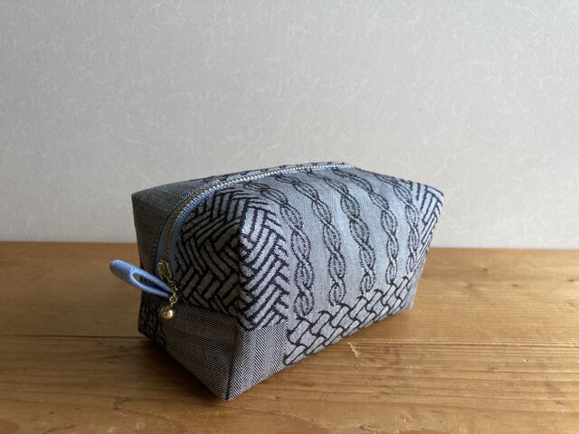 BOX ポーチ black | iichi 日々の暮らしを心地よくするハンドメイドやアンティークのマーケットプレイス