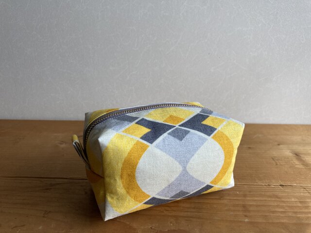 BOXポーチ yellow | iichi 日々の暮らしを心地よくするハンドメイドやアンティークのマーケットプレイス