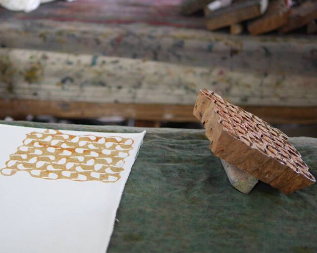 木版染め ブロックプリント ハンカチ（波線/グリーン）08 | iichi 日々の暮らしを心地よくするハンドメイドやアンティークのマーケットプレイス