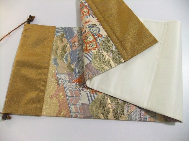 【a16a-2031】和風・タペストリー/祇園祭風景文様/帯リメイク | iichi 日々の暮らしを心地よくするハンドメイドやアンティークのマーケットプレイス