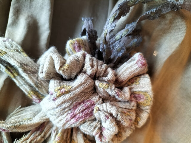 ドール背丈70cm位用 ベージュ系 ドレス アンダードレス ヘアアクセのセット | iichi 日々の暮らしを心地よくするハンドメイドやアンティークのマーケットプレイス