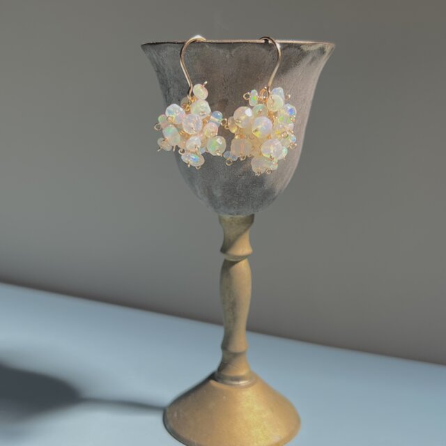 Ethiopian Opalのピアス 14Kgf | iichi 日々の暮らしを心地よくするハンドメイドやアンティークのマーケットプレイス