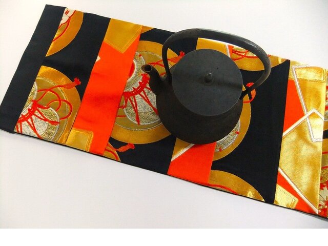 【a16a-2036】32×87.5和風大型マット/帯リメイク/ラグ・テーブルセンター・敷マット | iichi 日々の暮らしを心地よくするハンドメイドやアンティークのマーケットプレイス