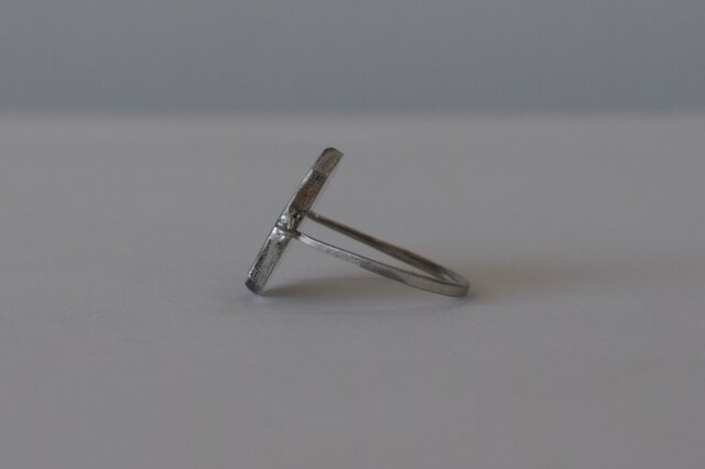 Rose Charm Ring | iichi 日々の暮らしを心地よくするハンドメイドやアンティークのマーケットプレイス