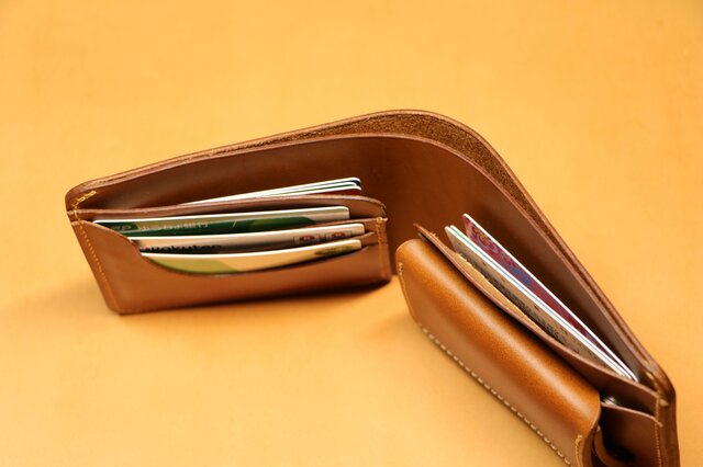 【インポケット二つ折り財布】アラスカレザー グリーン ED-014 | iichi 日々の暮らしを心地よくするハンドメイドやアンティークのマーケットプレイス