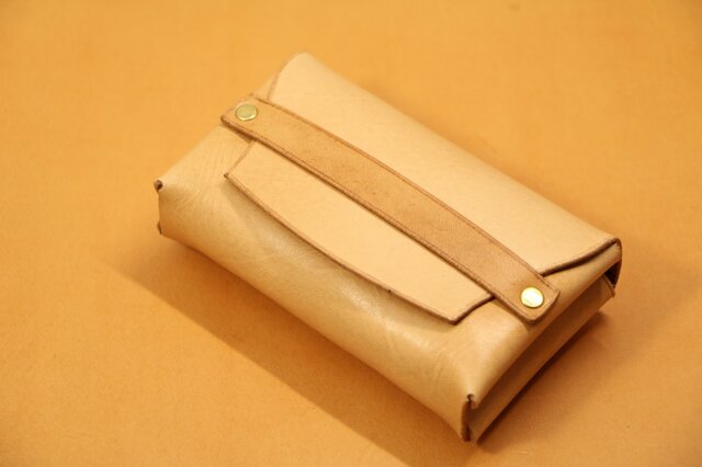 【ふんわり名刺入れ】国産ヌメ 生成り EC-006 | iichi 日々の暮らしを心地よくするハンドメイドやアンティークのマーケットプレイス