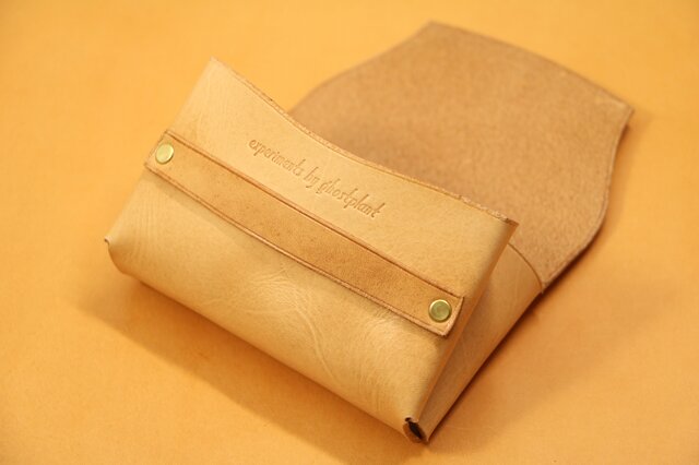 【ふんわり名刺入れ】国産ヌメ 生成り EC-006 | iichi 日々の暮らしを心地よくするハンドメイドやアンティークのマーケットプレイス