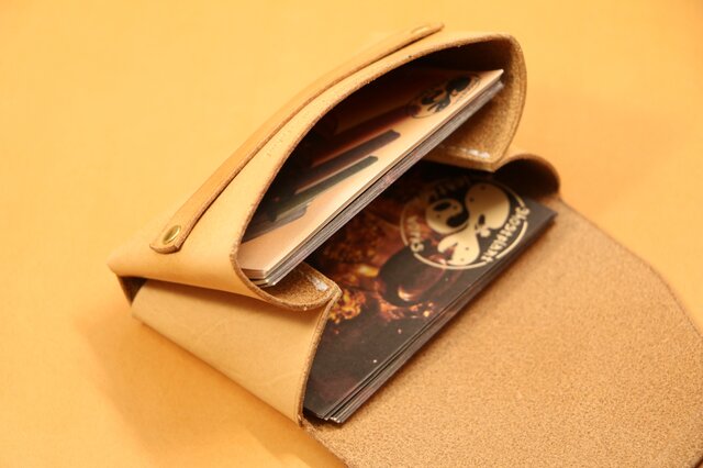 【ふんわり名刺入れ】国産ヌメ 生成り EC-006 | iichi 日々の暮らしを心地よくするハンドメイドやアンティークのマーケットプレイス