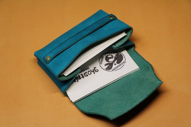 【ふんわり名刺入れ】国産オイル スカイブルー EC-006 | iichi 日々の暮らしを心地よくするハンドメイドやアンティークのマーケットプレイス